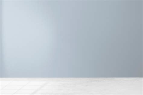 파스텔 블루 벽으로 빈 미니멀한 객실 인테리어 디자인 무료 사진