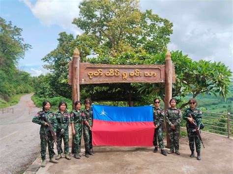 ငလျင်လှုပ်ပြီးချိန် လေတပ်က ဗုံးကြဲ၍ ဓနုတပ်ဖွဲ့ဝင် ၇ ဦး သေဆုံး Myanmar Now