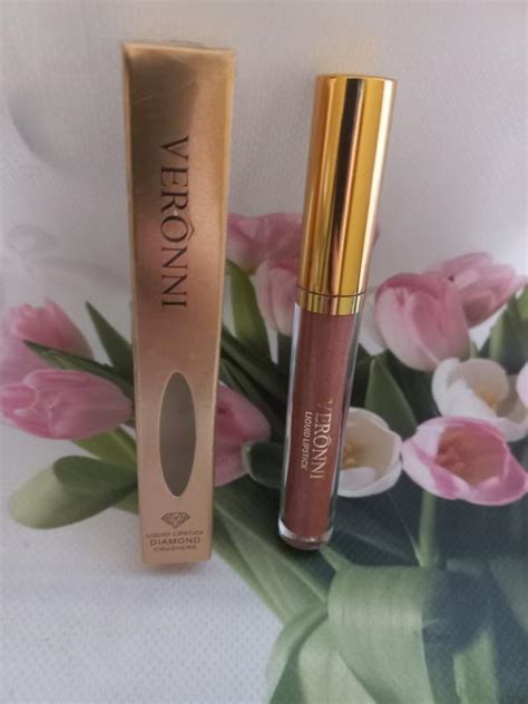 Помада — ціна 65 грн у каталозі Помада для губ Купити товари для краси і здоровя за доступною