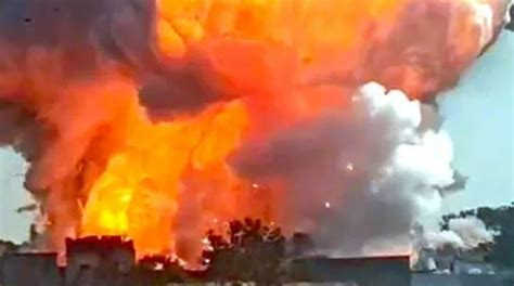 အိန္ဒိယနိုင်ငံရှိ မီးရှူးမီးပန်းစက်ရုံတစ်ခုတွင် ပေါက်ကွဲမှုဖြစ်ပွားခဲ့ပြီး အနည်းဆုံးလူ ၁၁ ဦး သေဆုံး