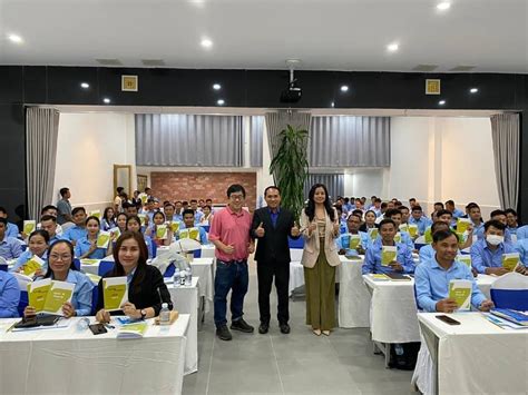 ឧកញ៉ា ប៉ិច បូឡែន ចូលបង្រៀនដោយផ្ទាល់ដល់បុគ្គលិក អ្នកឧកញ៉ា ម៉ុង ឫទ្ធី