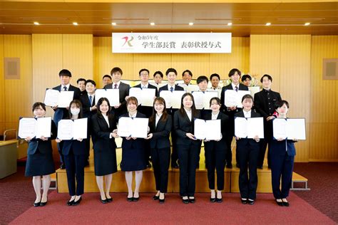 令和5年度学生部長賞の表彰状授与式を行いました 学校法人國學院大學 法人サイト