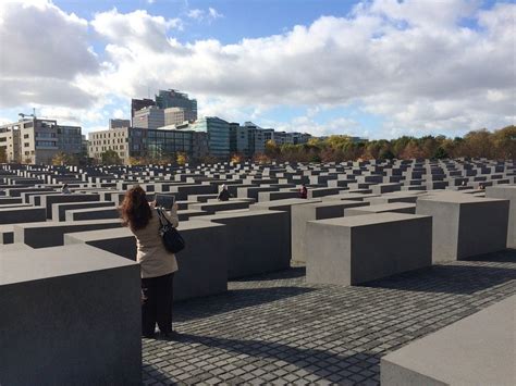 Памятник жертвам Холокоста в Берлине — подробная информация с фото