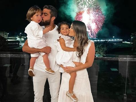 Bicho Do Mato Sex Symbol E Cantor Premiado Henrique Chega Aos 35