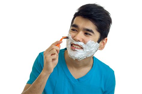 그의 얼굴에 거품을 가진 젊은 사람 멀리 웃 고 외모와 미는 그의 수염 클로즈업 20 29세에 대한 스톡 사진 및 기타 이미지 20 29세 가까운 관능 Istock