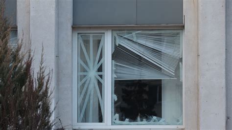 Украинский БПЛА атаковал многоквартирный жилой дом в Алчевске ЛНР — РТ на русском