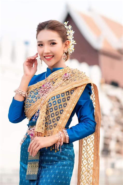 ชุดรำบวงสรวงปีนี้ ผ้าไหม ไหมลาวพันล้าน4289 เพจ2