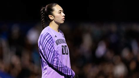 Washington Husky Fans Rush To Support Mia Hamant As She Battles Rare