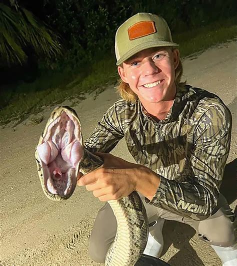 Teen Wrangles 15 Foot 100 Pound Python In Florida The Thing Went