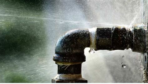 Mumbai Water Pipe Burst Causes Wastage In Dahisars Toll Naka Area Mumbaikar News Digital