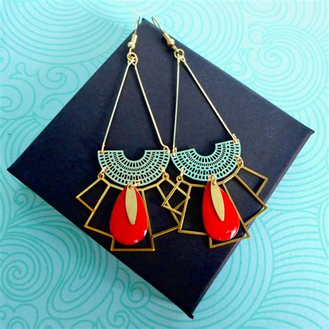 Longues Boucles Doreilles Graphiques Art Déco Dorées Et Rouges