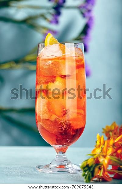 여름 칵테일 스프릿츠 아페롤 여름 스톡 사진 709075543 Shutterstock