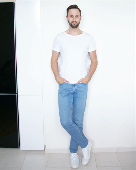 Белая футболка и джинсы 72 фото