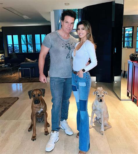 Download Dane Cook [wallpaper] Wallpaper