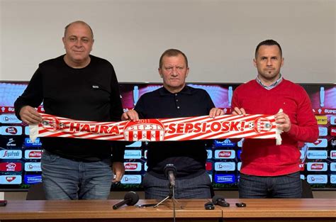 Fotbal Dorinel Munteanu Prezentat Ca Antrenor Al Echipei Sepsi Osk