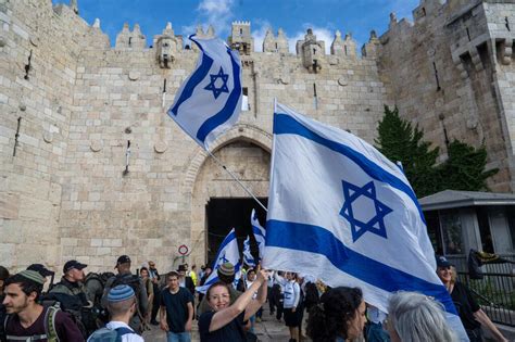 Главный герой года в Израиле бело голубой флаг со звездой Давида