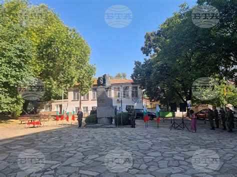 Старозагорци поднесоха венци и цветя пред паметника на Васил Левски по повод 187 години от