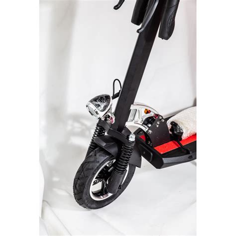 Мощна електрическа тротинетка с амортисьори и километраж Триколки