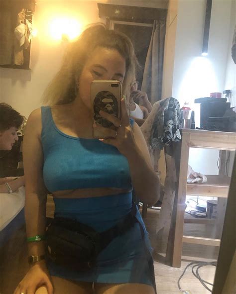 My Sisters Tight Body 😍 Scrolller