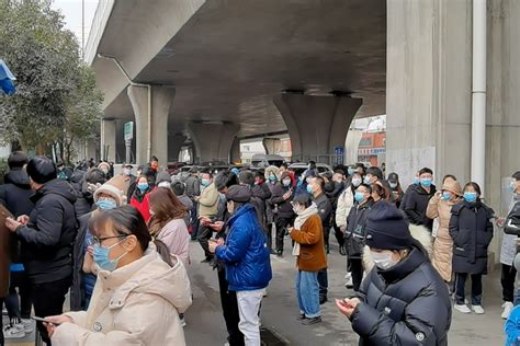 郑州摘星各采样点排起长队检测量飙升10倍 凤凰网视频 凤凰网