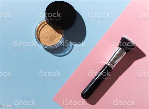 미네랄 페이스 파우더와 브러쉬 친환경 유기농 미용 제품 0명에 대한 스톡 사진 및 기타 이미지 0명 개인 장식품 광물질 Istock
