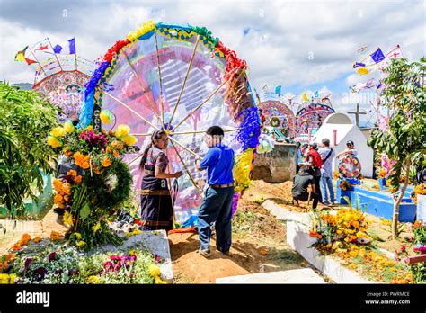 Santiago Sacatepequez Guatemala November 1 2017 Locals During Giant Kite Festival Honoring