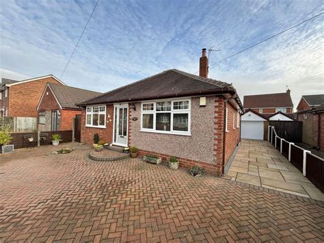 2 Bed Bungalow For Sale In Hulme Avenue Thornton Fy5 £225000 Zoopla