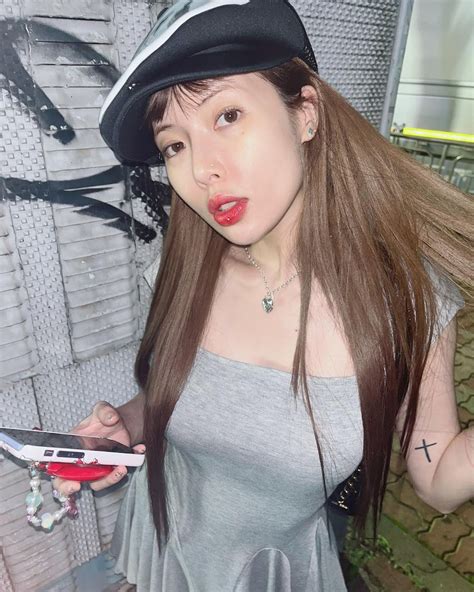 Maam For Free — Netizens React To Hyunas Latest Instagram Post