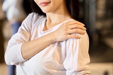 Effective Ways To Treat A Dislocated Shoulder Aica Chiropractor
