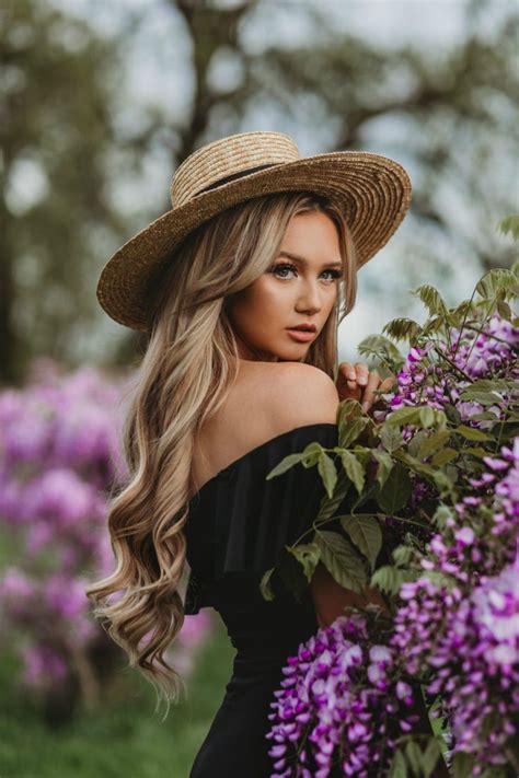 Pin By Callad S Essence Collection On Beauty Flowers Photography Poses Women Outdoor