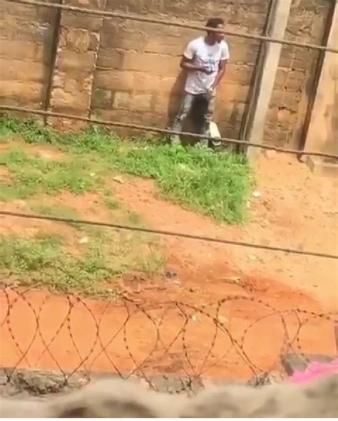 Lady Caught Man Masturbating In Public Photos Crime Nigeria