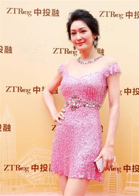 孟廣美現身某活動被拍網友大家的眼光都在她的上半身 每日頭條