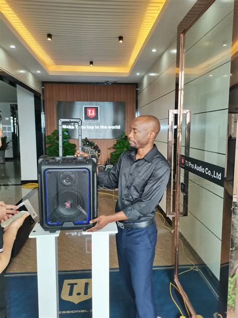 Waterproof Active Sound Speaker 8 Inch Plastic Bluetooth Battery Speakers Box T I PRO Audio