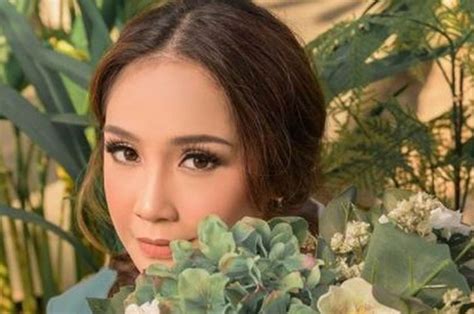 Heboh Harga Sisir Yang Dipakai Artis Sekelas Nagita Slavina Yang Jadi Sorotan Netizen Stylo