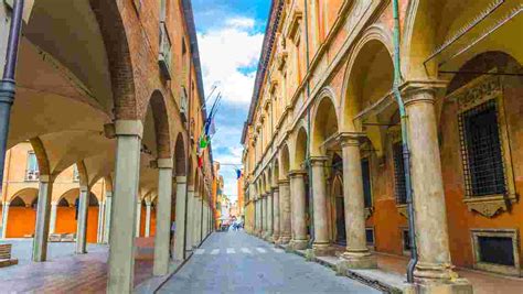 이탈리아 피렌체 일일 투어 볼로냐 시립역사박물관 볼로냐대학교 항해 및 고대지도 수집 박물관 중국 전세 차량 일정