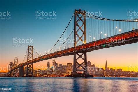 샌프란시스코 스카이라인과 오클랜드 베이 브릿지 캘리포니아 미국 샌프란시스코 캘리포니아에 대한 스톡 사진 및 기타 이미지 샌프란시스코 캘리포니아 골든 게이트 브리지