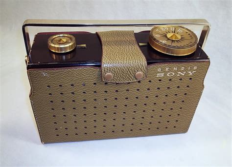 Sony TR-72 | A recently acquired wood, portable SONY TR-72 w… | Flickr