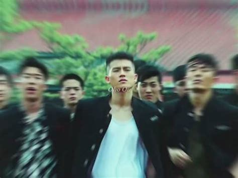 欧豪混混怎么演导演你收敛点就行霸气出场 痞帅 欧豪 影视综视频 搜狐视频
