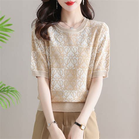 Oulinna เสื้อสเวตเตอร์คลุมหน้าท้องเสื้อยืดคอวีฤดูร้อนแขนสั้นใหม่ เสื้อสเวตเตอร์ผ้าไหมน้ำแข็งบาง