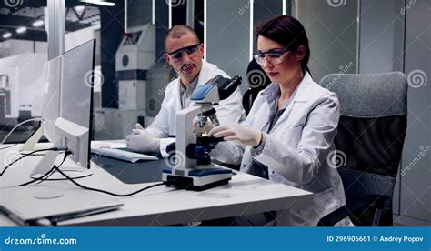 Electronic Lab Factory Worker Stock Image Image Of Chip Lens
