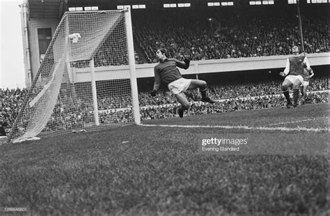 News Photo English Footballer Peter Shilton Of Leicester