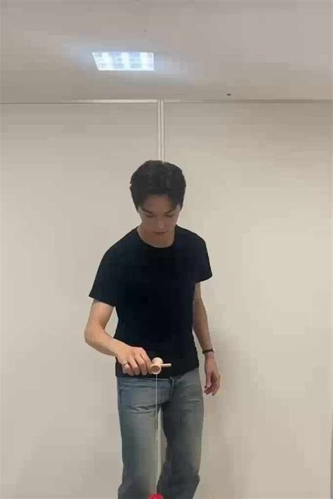 Seventeen Community Post さすが👍caratの皆さん、鋭いですね〜 私は、へー、バーノンちゃん、けん玉するんだ！ てくらいしか思ってなかった🤣 特大なスポだった