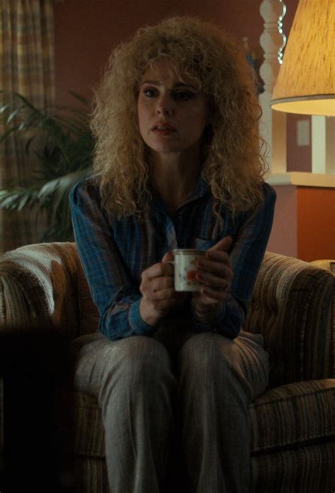 Grey Wide Leg Pants Of Cara Buono As Karen Wheeler In Stranger Things
