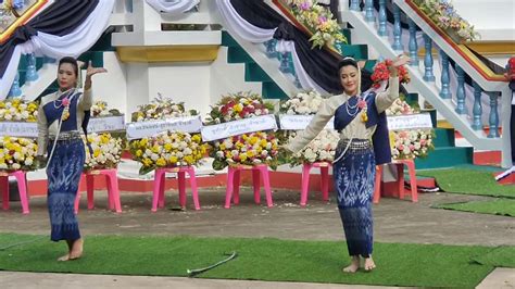 ฟ้อนส่งสการ คือ การรำที่เกี่ยวกับประเพณีเกี่ยวกับการจัดงานศพ ญาติมิตรของผู้วายชนม์จะนำเครื่อง