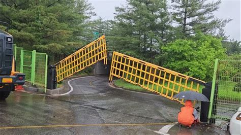 마노기술파킹세일 휀스형차단기 울타리차단기 고속도로회차로 차단기 차량차단 Youtube