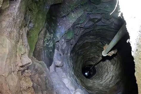 जंगलातील कित्येक वर्षे जुनी विहीर त्यात टाकला कॅमेरा Video पाहून थरकाप उडाला