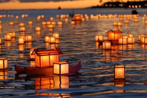 Hawaiis Lantern Floating Ceremony Hawaii Hideaways