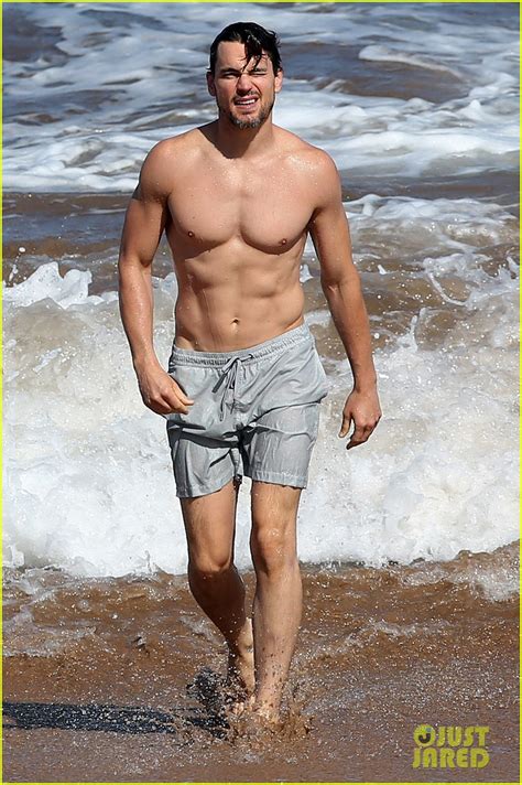 Matt Bomer Shows Off His Soaking Wet Shirtless Six Pack Photo 3377622