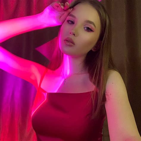 Charming Kitten Profile Stripchat Webcam Model Camwox