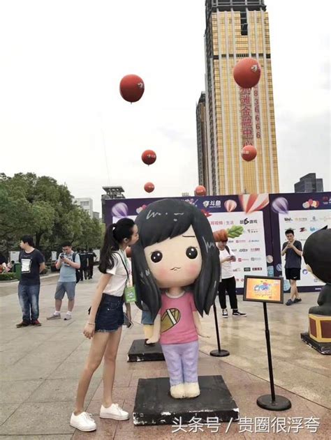 武漢鬥魚嘉年華馮提莫小美眉美爆活動現場 真的是又萌又美又親民 每日頭條